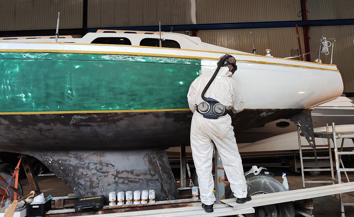 Sådan ruller du fribord og dæk med Epifanes med super finish på en ...