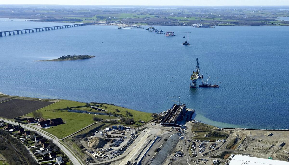 Pylonen til ny Storstrømsbro nu 16 meter over vandet - skal slutte med ...