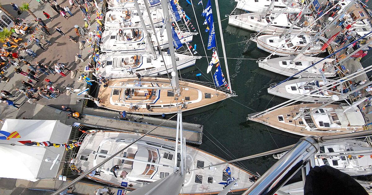 DMC viser ny Hallberg-Rassy 370 i Ellös - Nordens største flydende ...