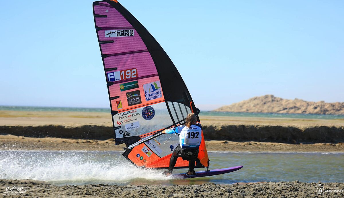 52-årig sætter igen verdensrekord - windsurfer med 53,49 knob - Minbåd.dk