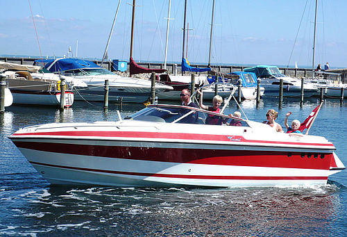 Drage-sejlere er til dansk Coronet-motorbåd - Minbaad.dk