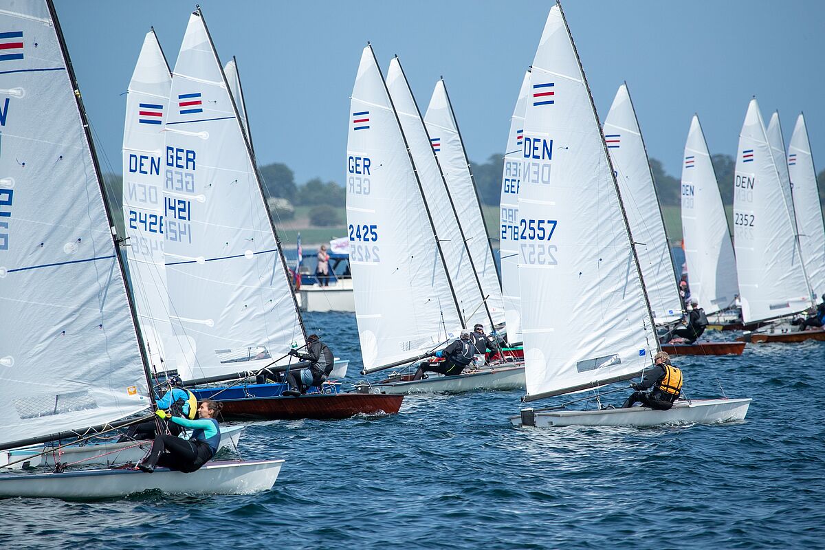 Contenderne sejlede Sail Extreme som VM-optakt i let vind i Kerteminde ...