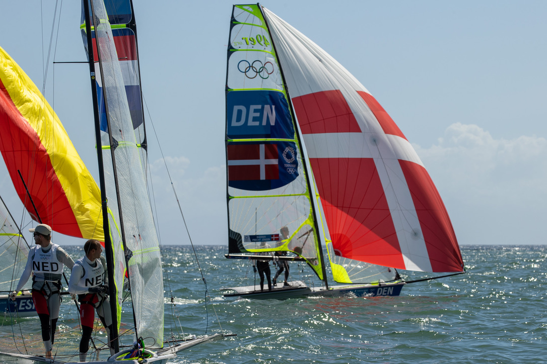 Sorte sejl på vej til 49er-sejlerne: - Vi er ikke helt sikre på, hvad ...